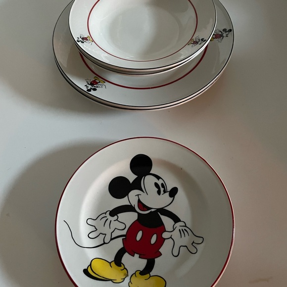 Disney | Dining | Disney Mickey Mouse Dinnerware Set White Red And ...